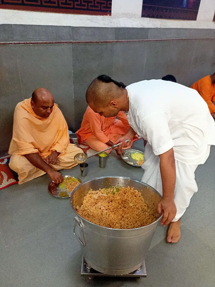 Sadhu Bhojan - Brahman Bhojan - Vaishnav Bhojan | ISKCON Juhu Mumbai
